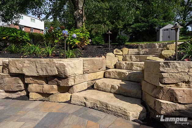 Rosetta® Outcropping Retaining Walls | R.I. Lampus