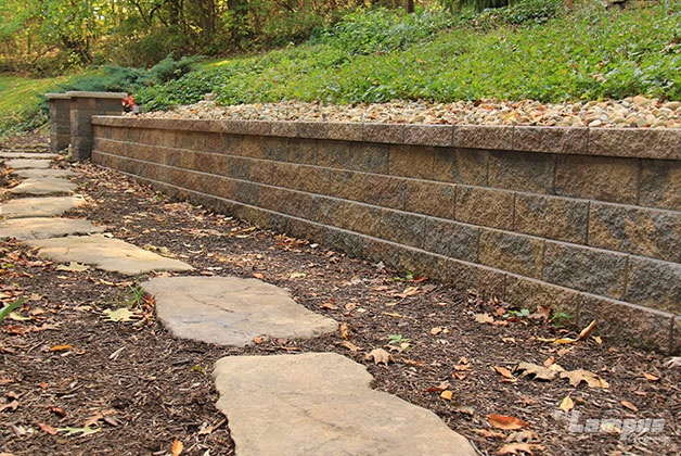 Versa-Lok® Standard Retaining Walls | R.I. Lampus