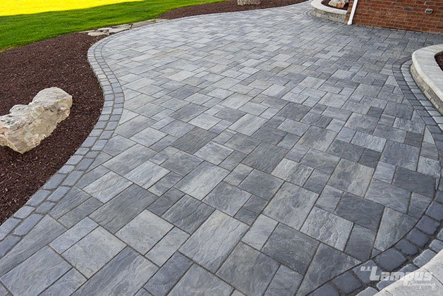 Versa-Lok Standard Retaining Walls | R.I. Lampus