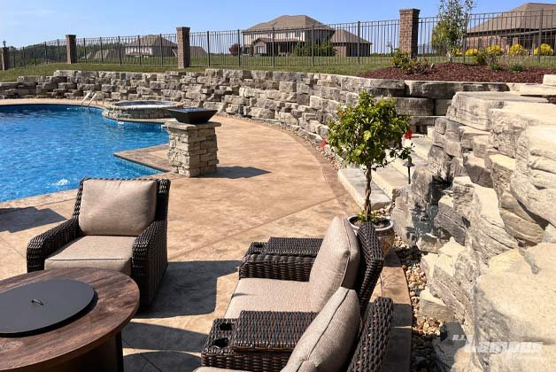 Rosetta Outcropping Retaining Walls | R.I. Lampus